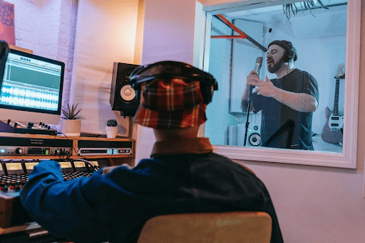 9 Tips to Make Your Vocal Recording İn a Studio Successful - Dillinger ...